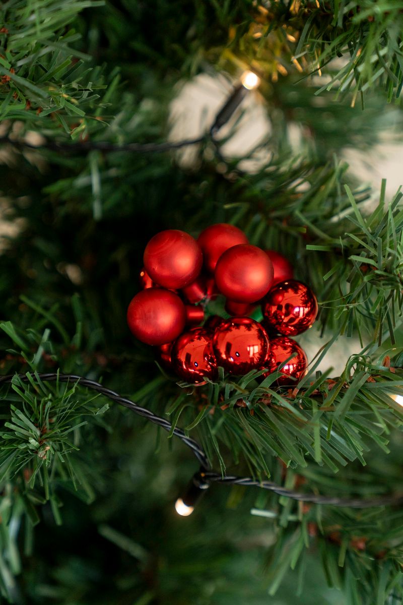 Julekuler på Ståltråd - Rød - Designhandel.no